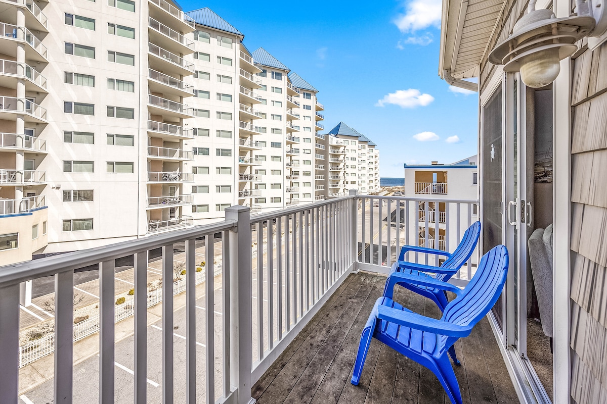 Ocean Block 4BR | Steps to Beach | Sleeps 14 - Houses for Rent in Ocean ...