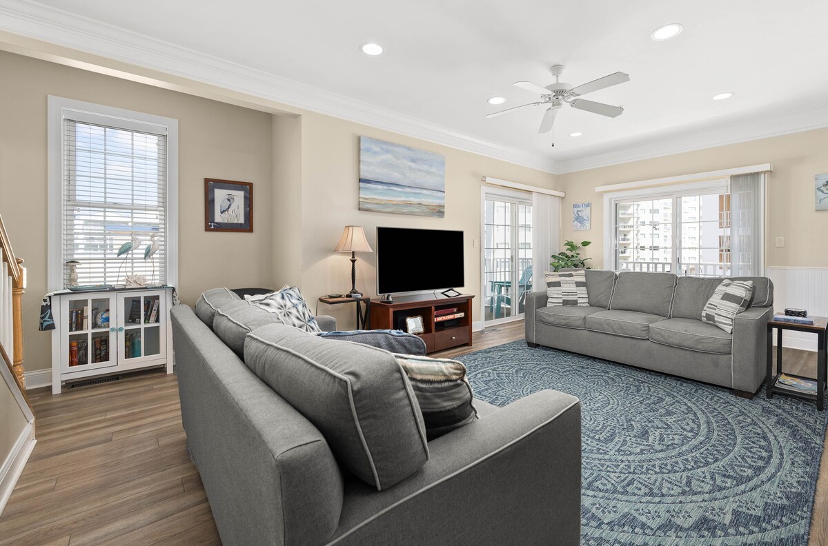 Ocean Block 4BR | Steps to Beach | Sleeps 14 - Houses for Rent in Ocean ...