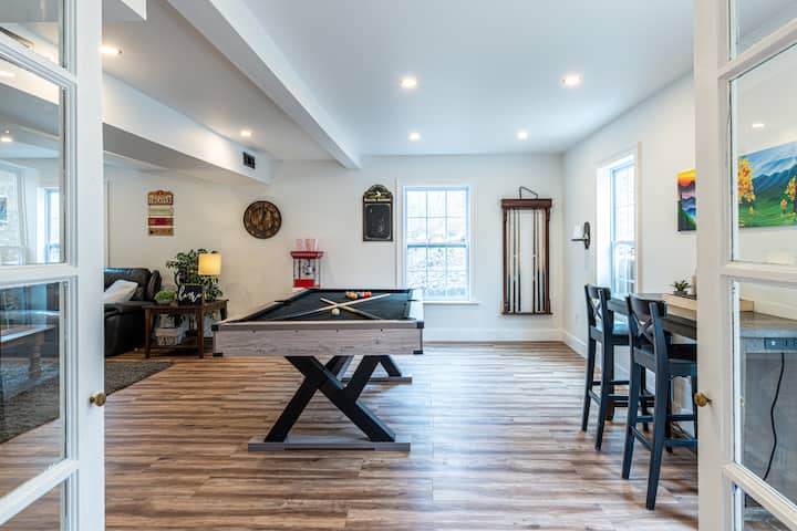 Large 5 Br Charmer - Game Room, 75” Tv, Fireplace - Knoxville, TN