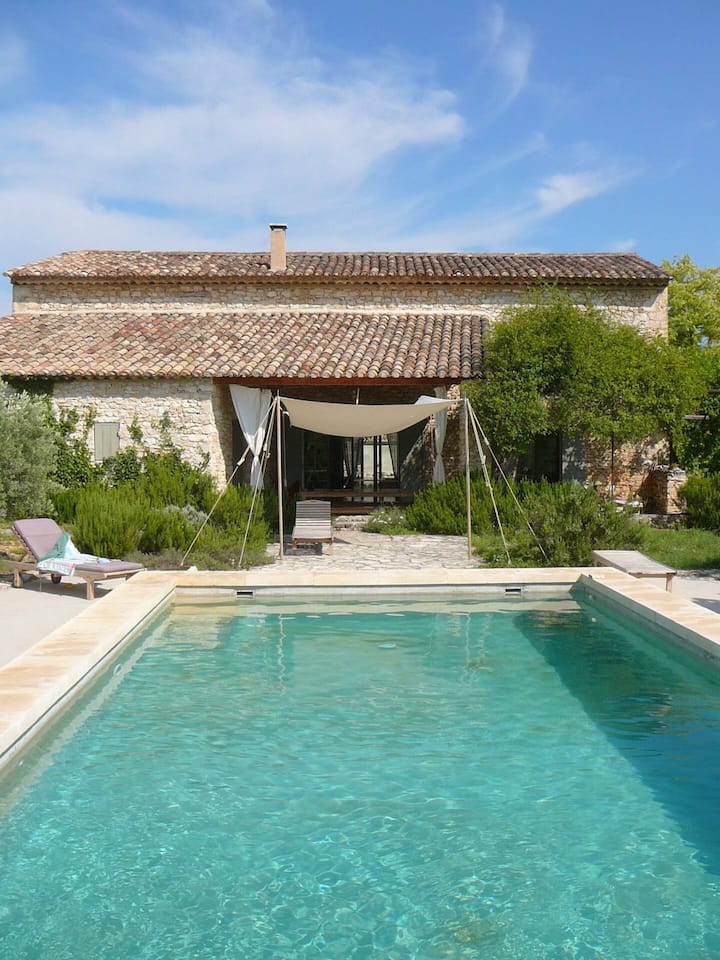 Bergerie Provençale En Pierre, Dans Le Luberon - Rustrel