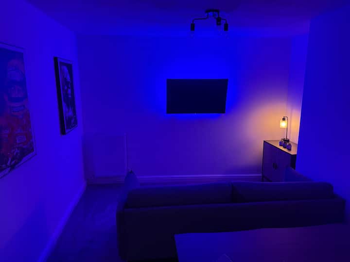 Modern House | Parking | Leisure | Professional - Wirral