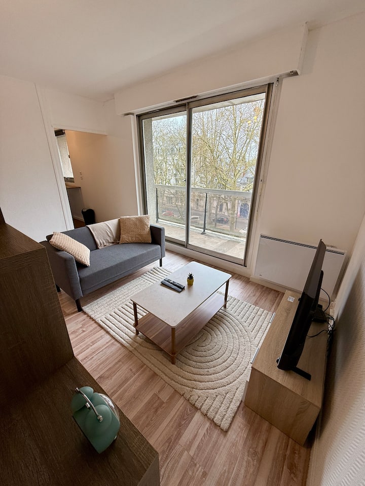 Studio Lumineux Avec Balcon Proche De La Gare - Chambray-lès-Tours