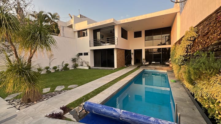 Casa Limau: Casa Moderna Con Alberca Y Jardín - Temixco