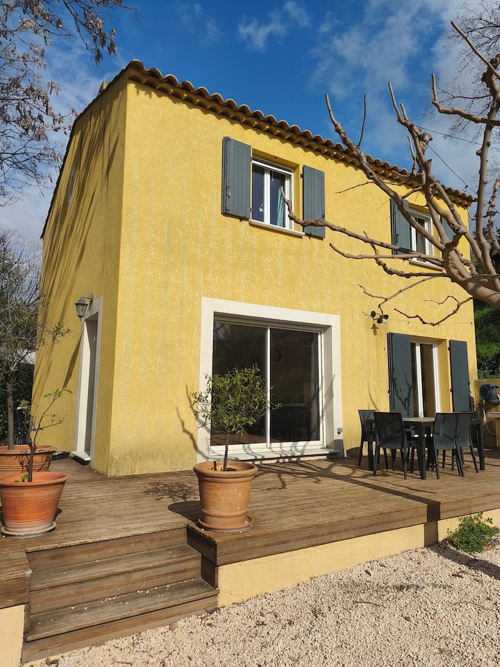 Maison T4 2 Places De Parking, Proche Centre-ville - La Ciotat