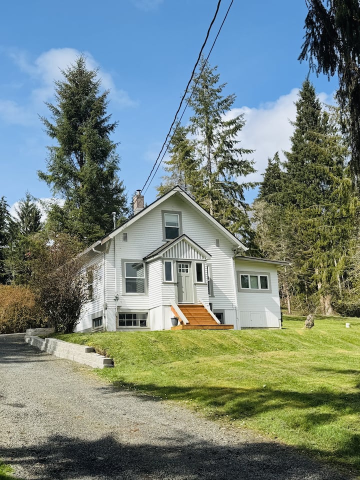 Farmhouse At Walluski Acres - Astoria, OR
