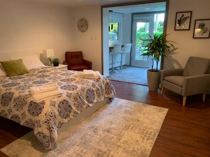 Royal Suite - North Vancouver