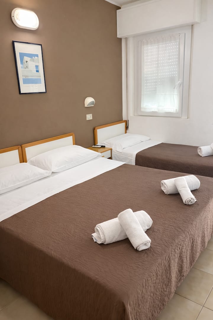 Camera Tripla A 50mt Dal Mare - Riccione