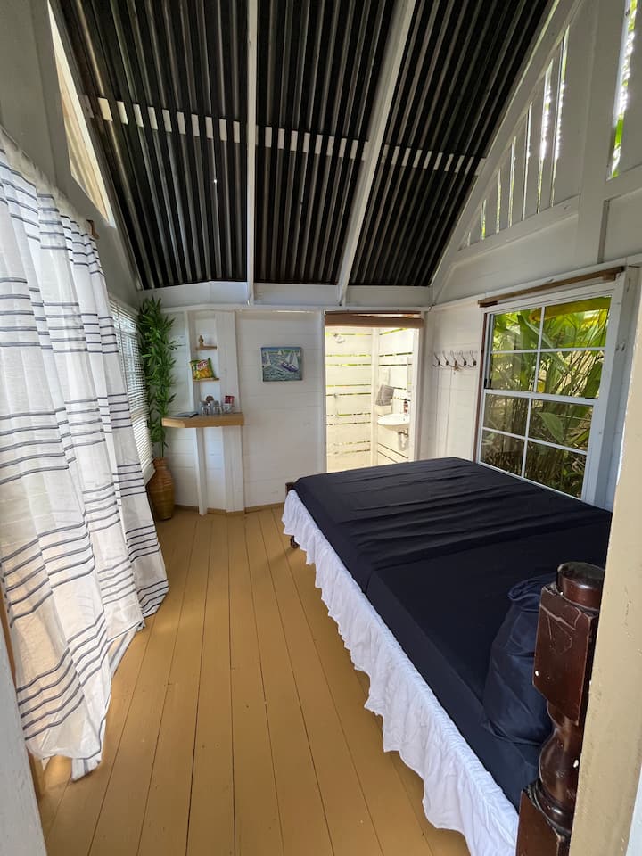 The Redtail Hideaway Riverside Cottage W/ Balcony - Granada