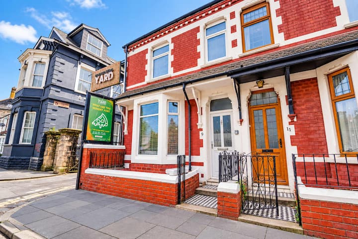 3br Spacious Cardiff Home Hot Tub & Game Room - Cardiff