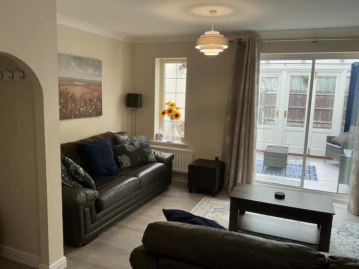 Three Bedroom Home In Quiet Location Of Tangmere - Chichester