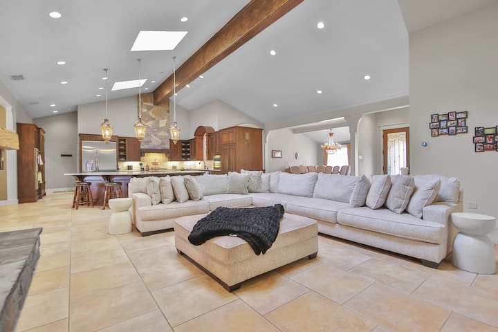 Matador Manor - The Classiest Airbnb In Lubbock. - Lubbock, TX