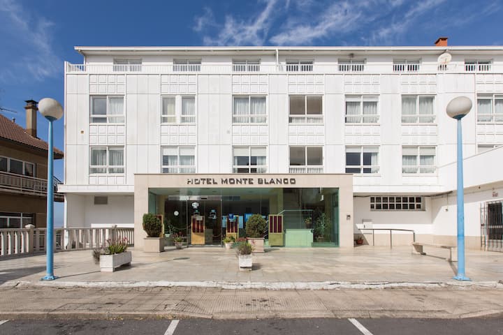 Mrc Hotel Monte Blanco. 2 Camas - Laxe (Lage)