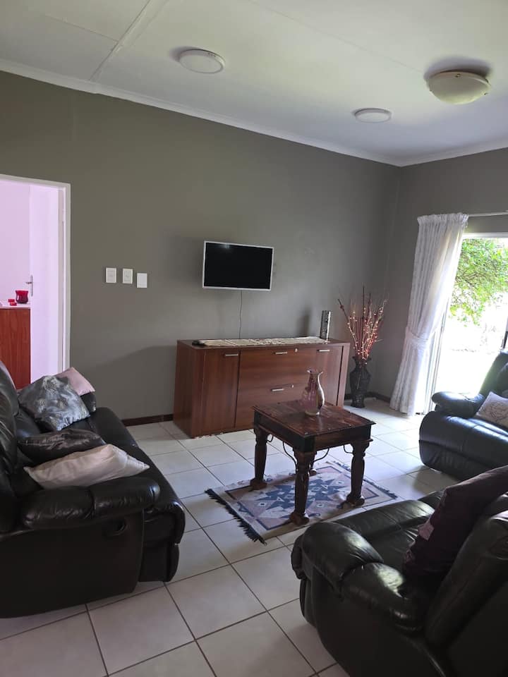 Dream Big Nr 1 Family-friendly Selfcatering House - Centurion