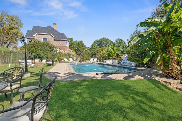 Private Pool & Hot Tub Near Lake Lanier - Flowery Branch, GA