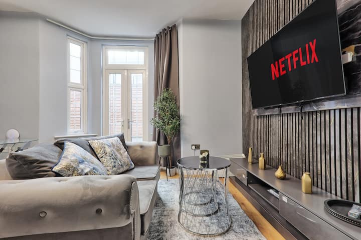 Modern 1 Bedroom Apartments Near West Cliff Beach - Kent