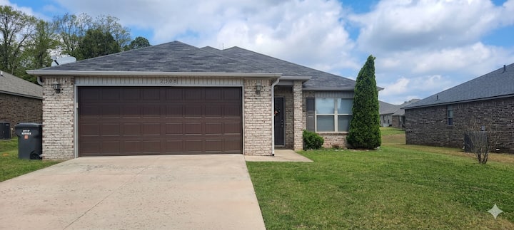 Modern Traveler's Oasis-valley View/new To Airbnb - Jonesboro, AR