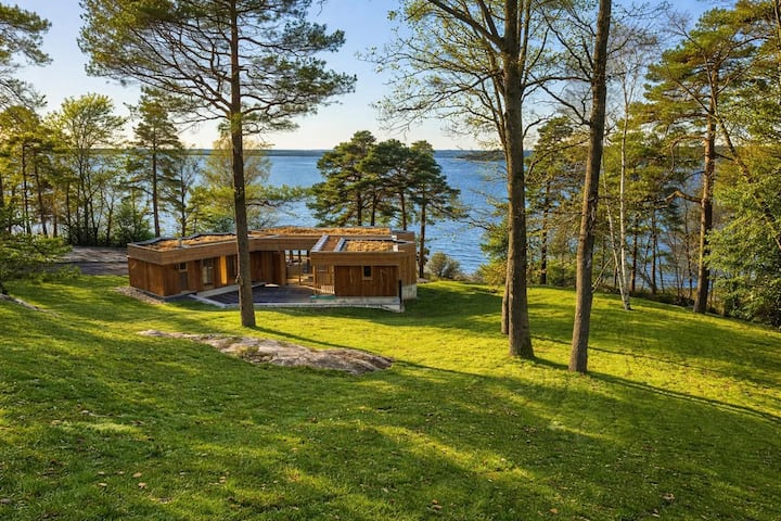 Unique Seaside Cabin, Beachfront And High Standard - Moss