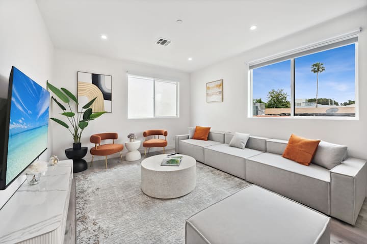 Modern 3br Hollywood Hills Retreat - West Hollywood, CA