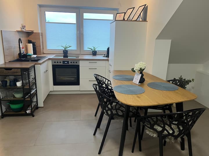 Heaven Homes: Studio Für 4 | Balkon & Free Parking - Paderborn