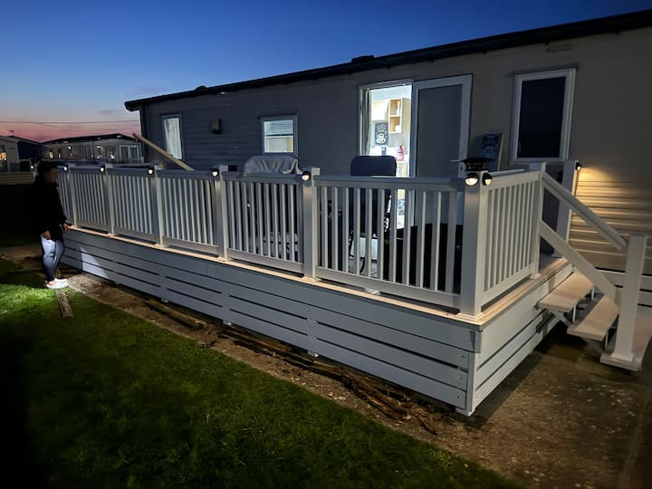 Cosy, Well
Equipped,
 Holiday Home - Van - Barton on Sea
