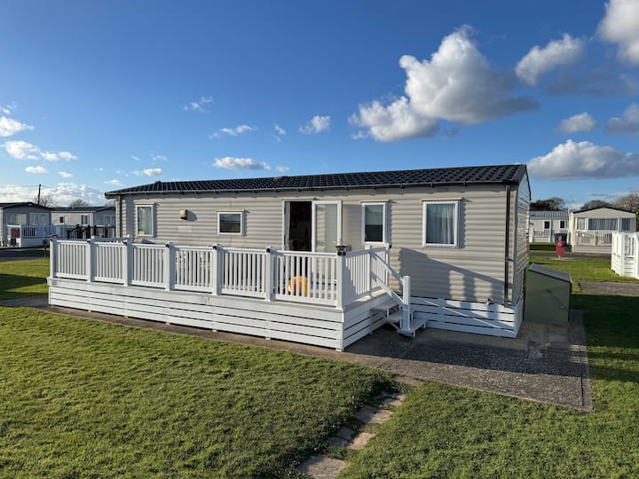 Cosy, Well
Equipped,
Holiday Home - Van - New Milton