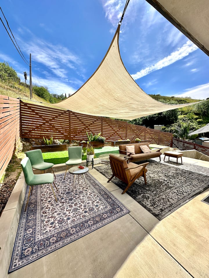 Quiet Hillside Guest Suite With Private Entrance - Los Angeles, CA