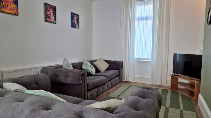 Violet House - Londonderry