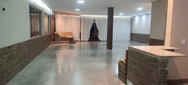 Espaço Celebrar C/ Dormitórios E Piscina. - Confins
