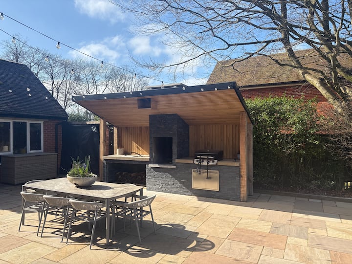 Walking To Regatta Parking, Views & Outdoor Living - Henley-on-Thames