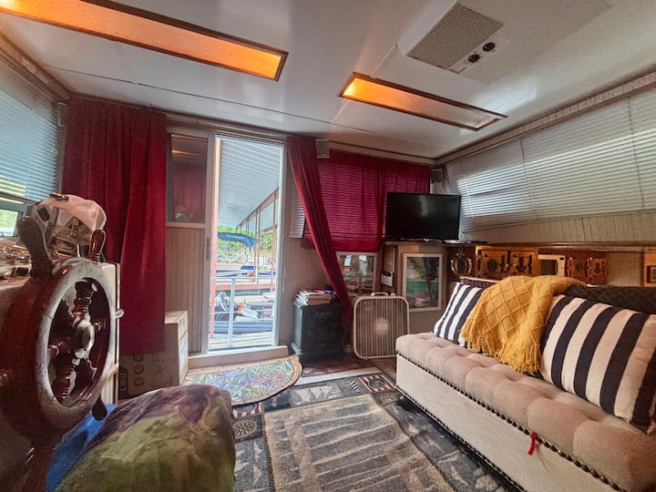 Dale Hollow Lake Houseboat Delight - Dale Hollow Reservoir, TN