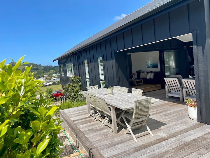 Walk To Matakana Village | New Designer Home - マタカナ