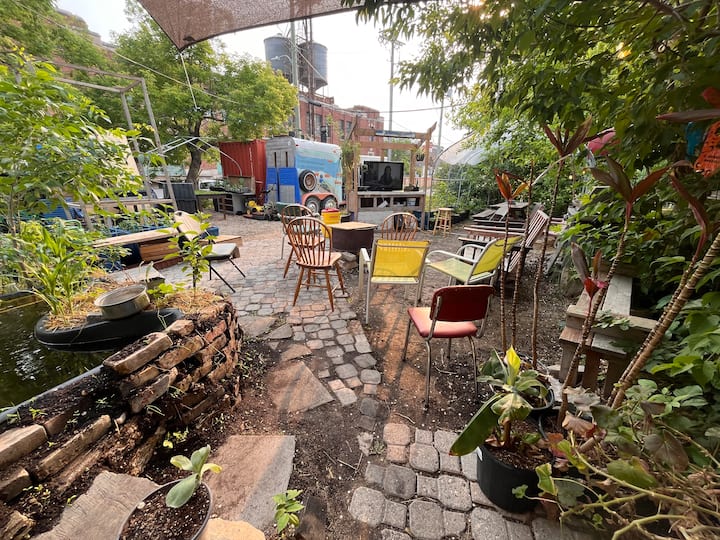 Plant-filled Character Home Heart Of Winnipeg - Winnipeg