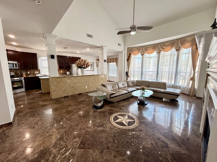 Spacious Tomball 4br | Long Stays Welcome Sleeps 8 - Tomball, TX