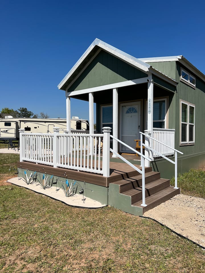 The Kiwi Villa - In Foley- 15 Miles From The Beach - Foley, AL