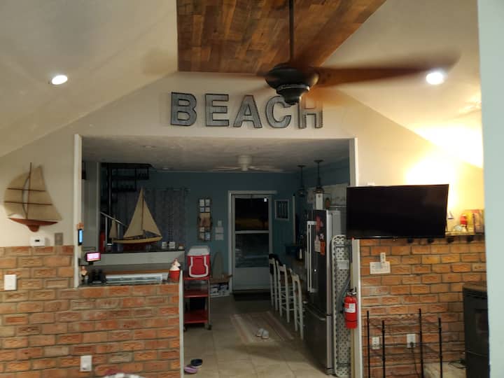 3-bedroom House - White Horse Beach, With Parking - White Horse Beach