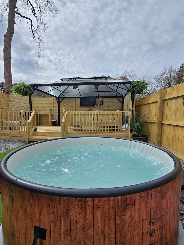 Modern Oasis Near Clt Airport: Hot Tub & Lounge - Charlotte, NC