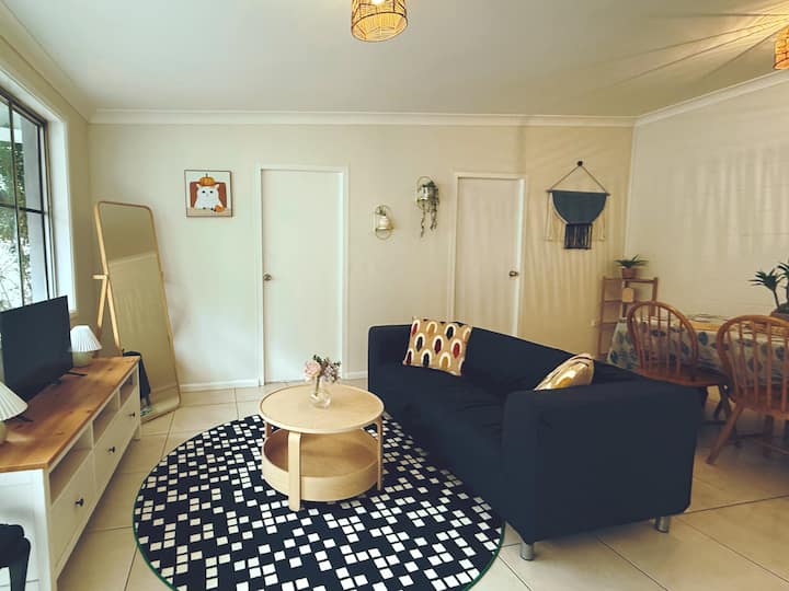 2 Stylish Bedroom Conveniently Located Werrington - Kingswood