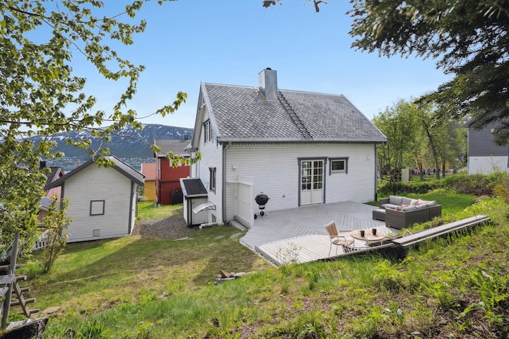 Cozy Compact Apt W/ Parking | Self Check-in - Tromsø