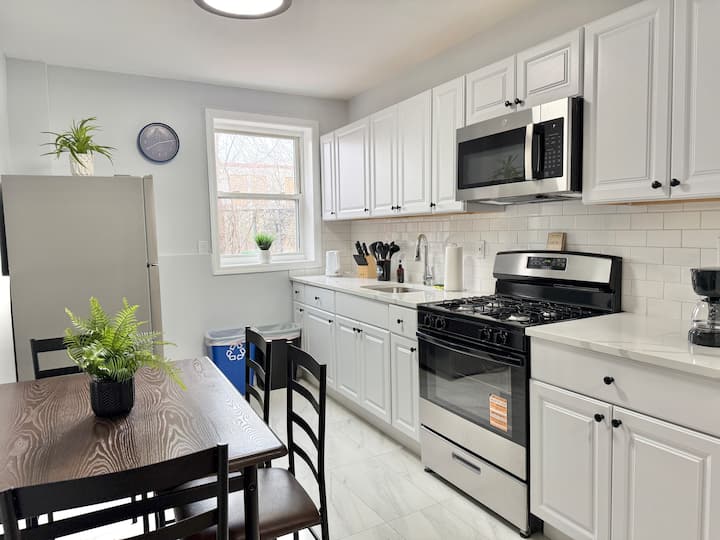 Spacious Apartment Minutes To Nyc - Queens, NY