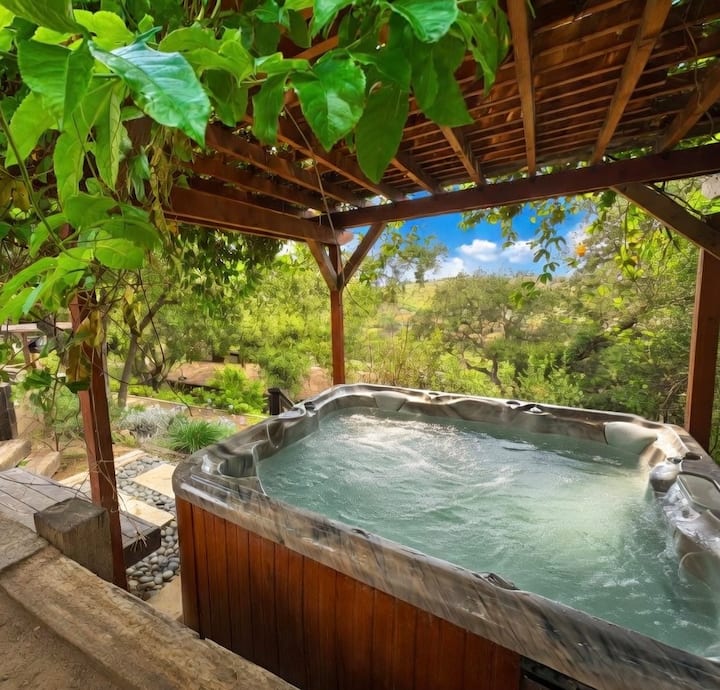 Canyon Retreat W/hot Tub, Gorgeous Yard, & Views - Topanga, CA