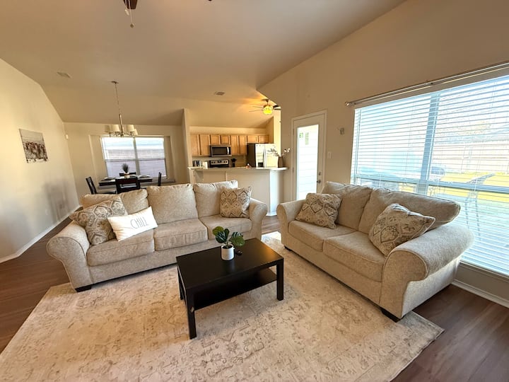 Relaxing 3 Bedroom Family Retreat - McKinney, TX