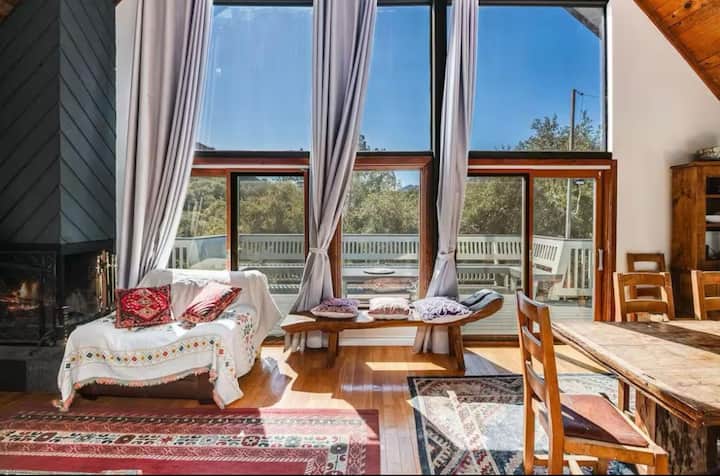 Topanga Mountain Retreat • Gated • 5br - Calabasas, CA