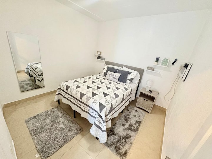 Cozy Private Studio Stay Near Palmetto Bay & Us-1 - Kendall, FL