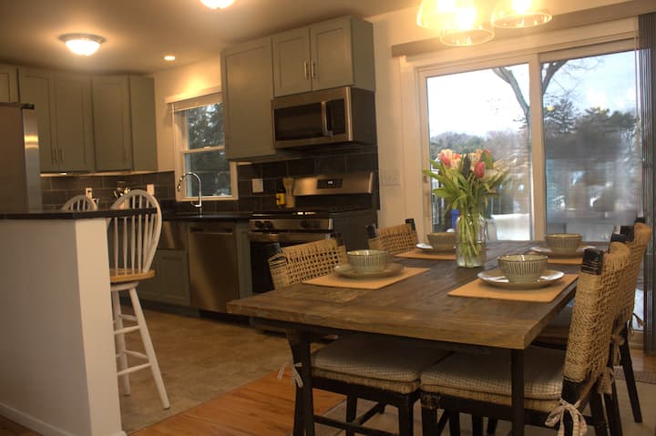 Coastal Hamptons Home, Near Restaurants & Beach - Hampton Bays, NY