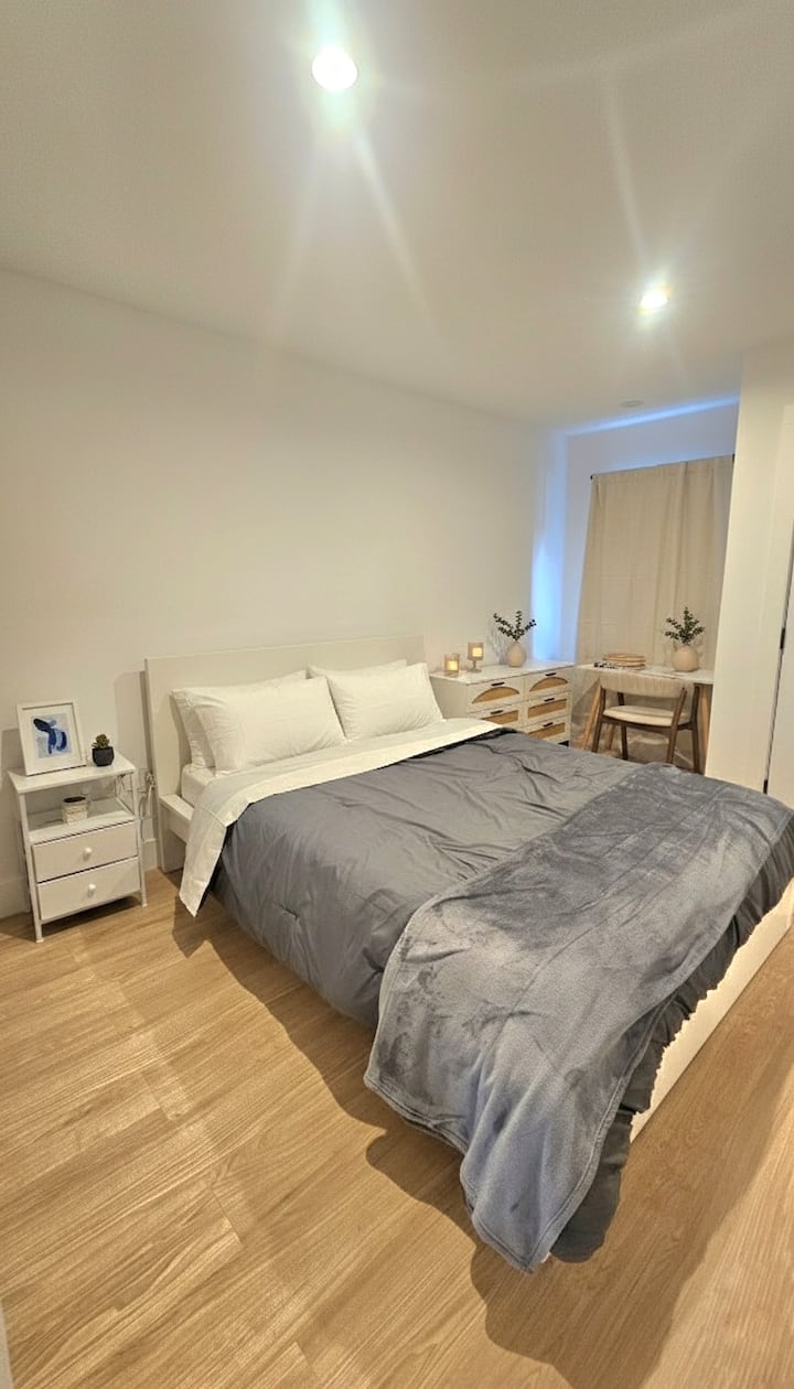 Deluxe Room | Hollywood - Free Parking - Los Angeles, CA