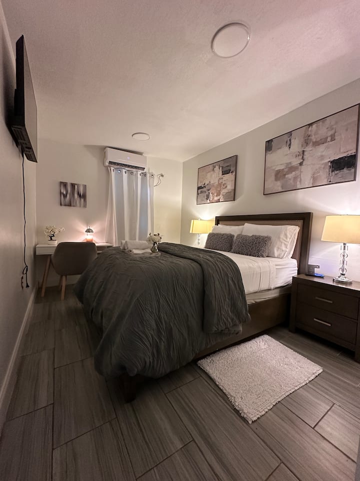Cozy Lil Retreat | 1br Near Beach & Downtown - Atlantis, FL