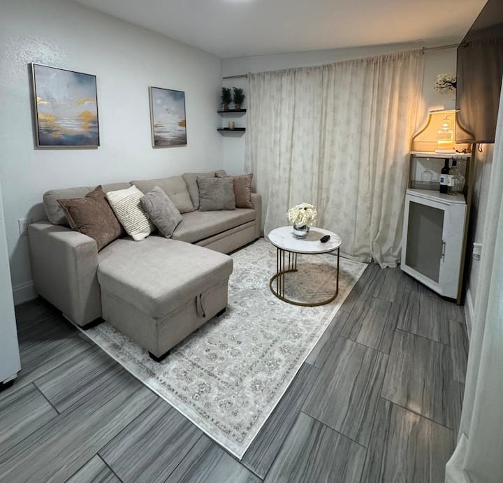 “Cozy Luxury Retreat | 1br Near Beach & Downtown” - Atlantis, FL