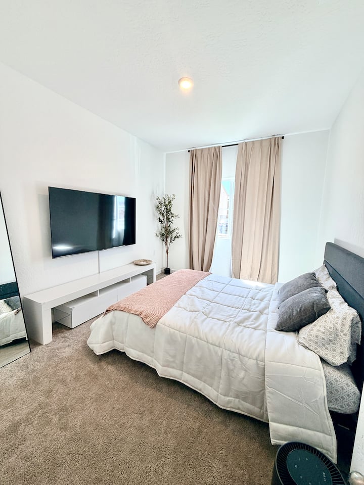 Modern Studio W/ Private Bath & Entrance - Clovis, CA