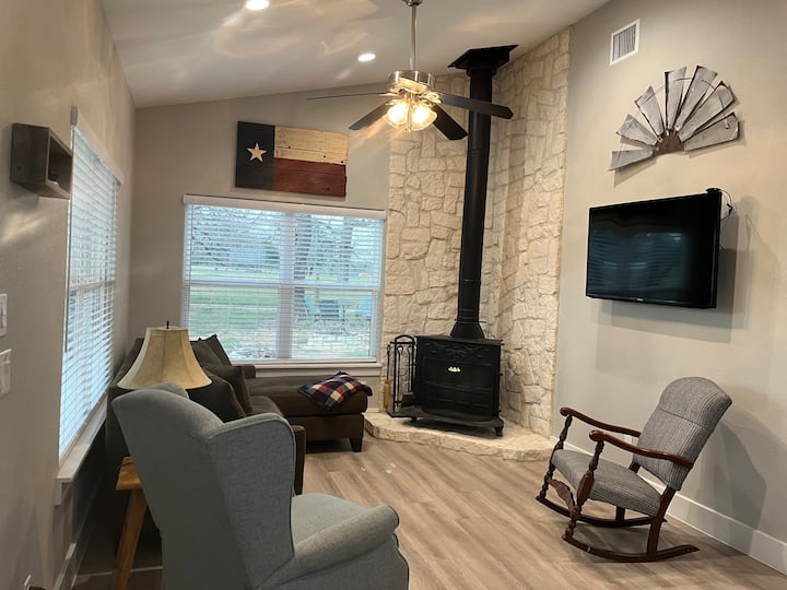 Country Home In Fayette County Tx That Sleeps 6 - Smithville, TX