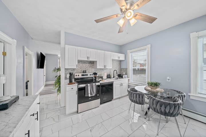 The Regent Suite Vip 3br Hub W/ Gym & Patio - Providence, RI